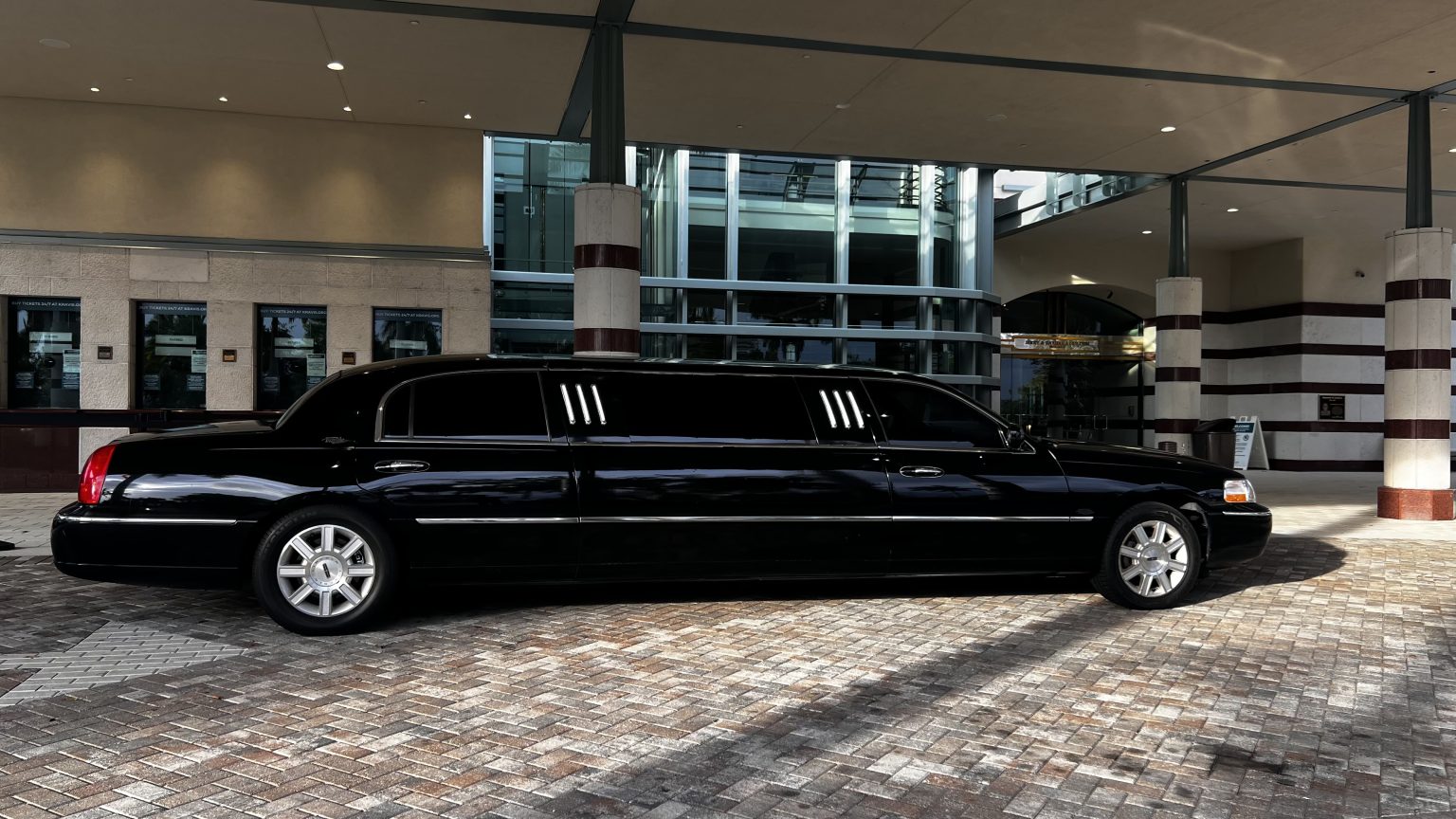 Diamond Coach Comfort - Diamond Coach Limousine